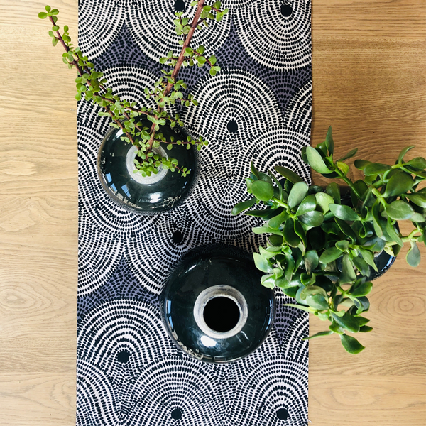 Table runner Crop Field Grey – Design Team